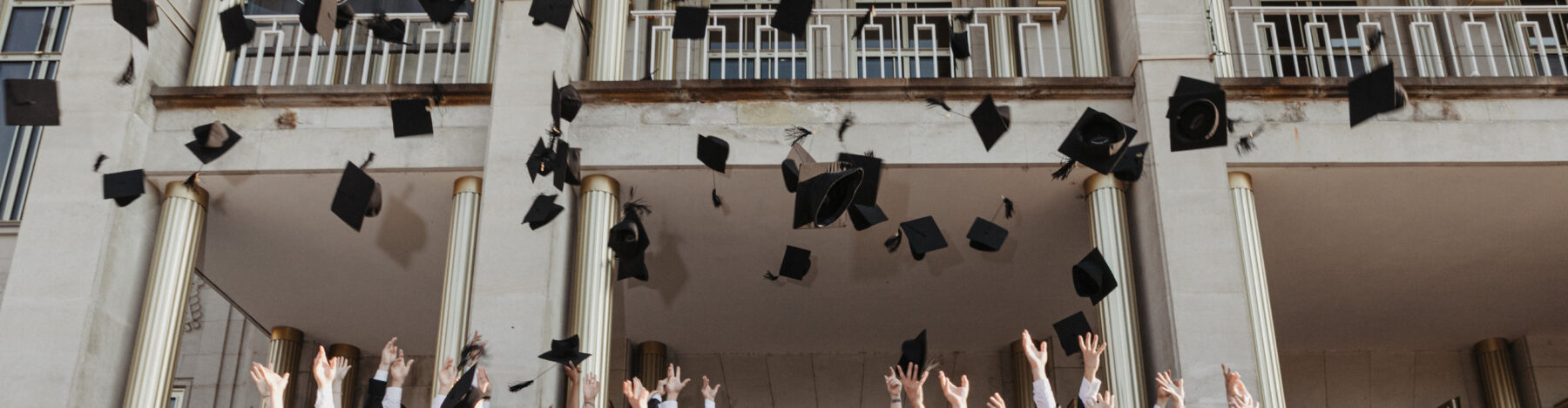 Get your free Employment Report - HHL Leipzig Graduate School of Management